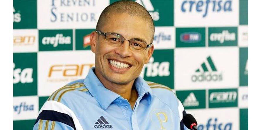 Bola na trave. Alex - ex-Palmeiras e Fenerbahçe - adia o lançamento de ...