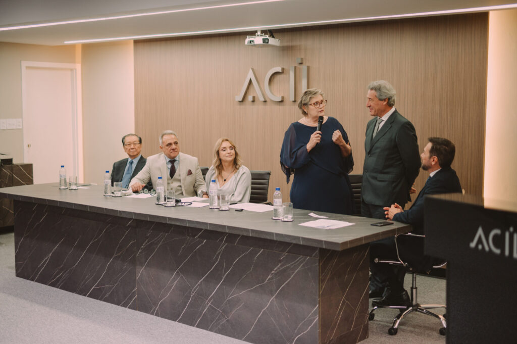 Posse da nova presidente da ACIL teve a presença de dois pré-candidatos ...